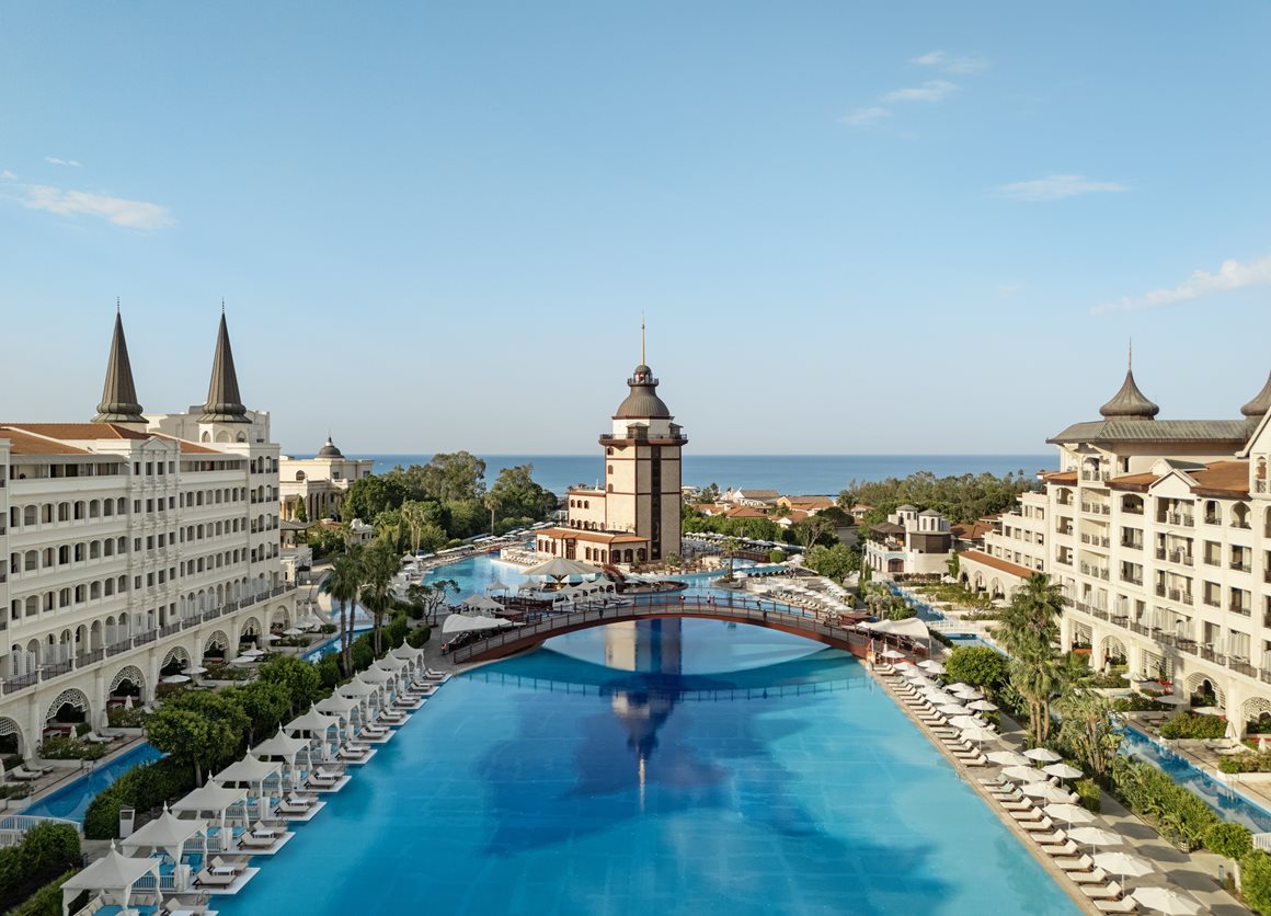 Titanic Mardan Palace – Un simbol al luxului pe Riviera Turceasca ...